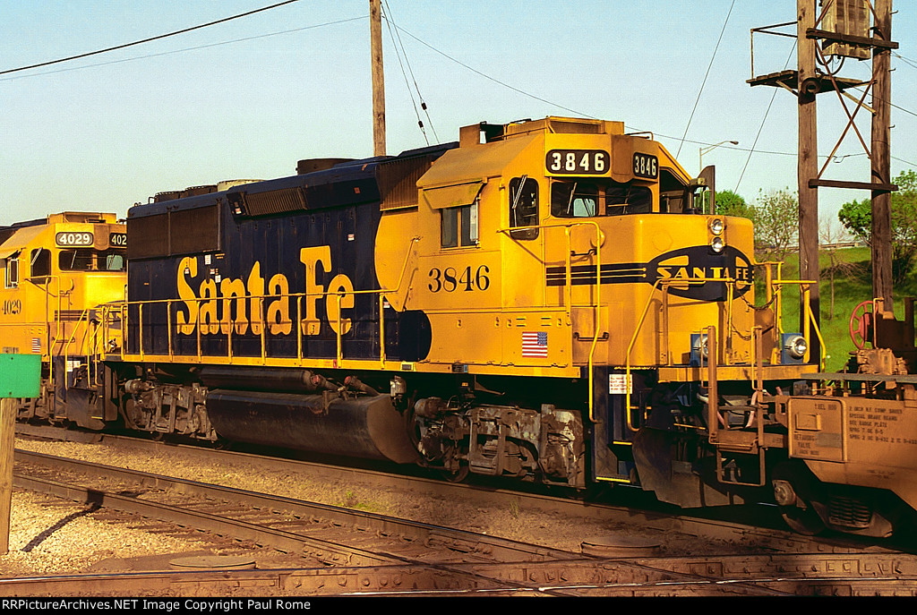ATSF 3846, EMD GP50, Eastbound at Nerska Crossing